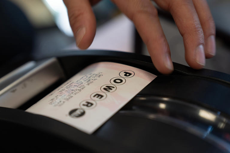 Christmas Eve Powerball jackpot staggering $1.7 billion