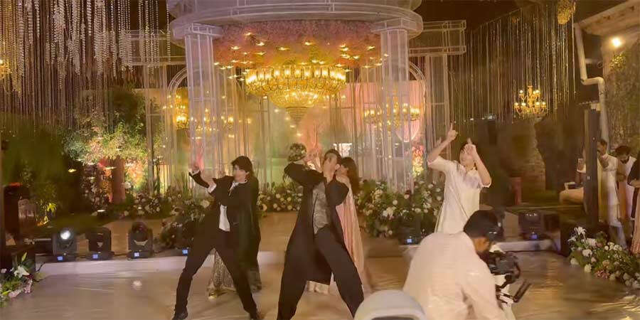 Watch: Hrithik Roshan grooves to Ishq Tera Tadpave with sons Hrehaan ...