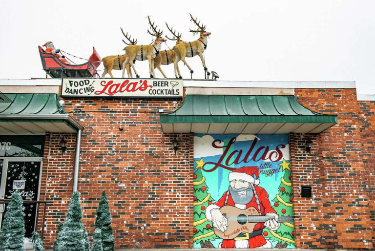 Debunking why this Texas bar is Christmas themed all year
