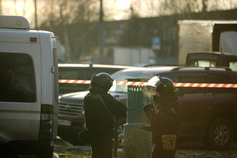 Explosion in Moscow kills 3 people. Official says Ukrainian ...