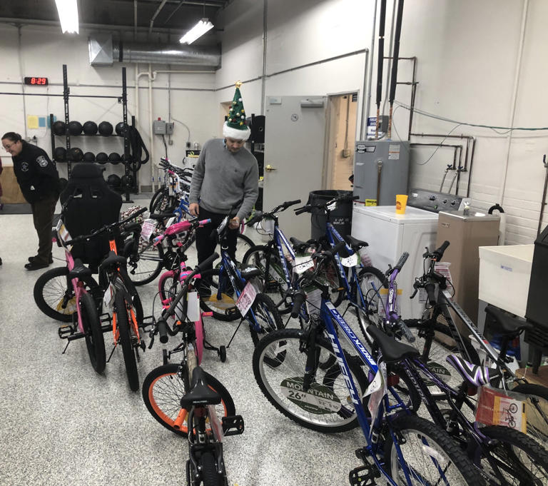 Augusta County Sheriff's Office plays Santa for 10th year in a row