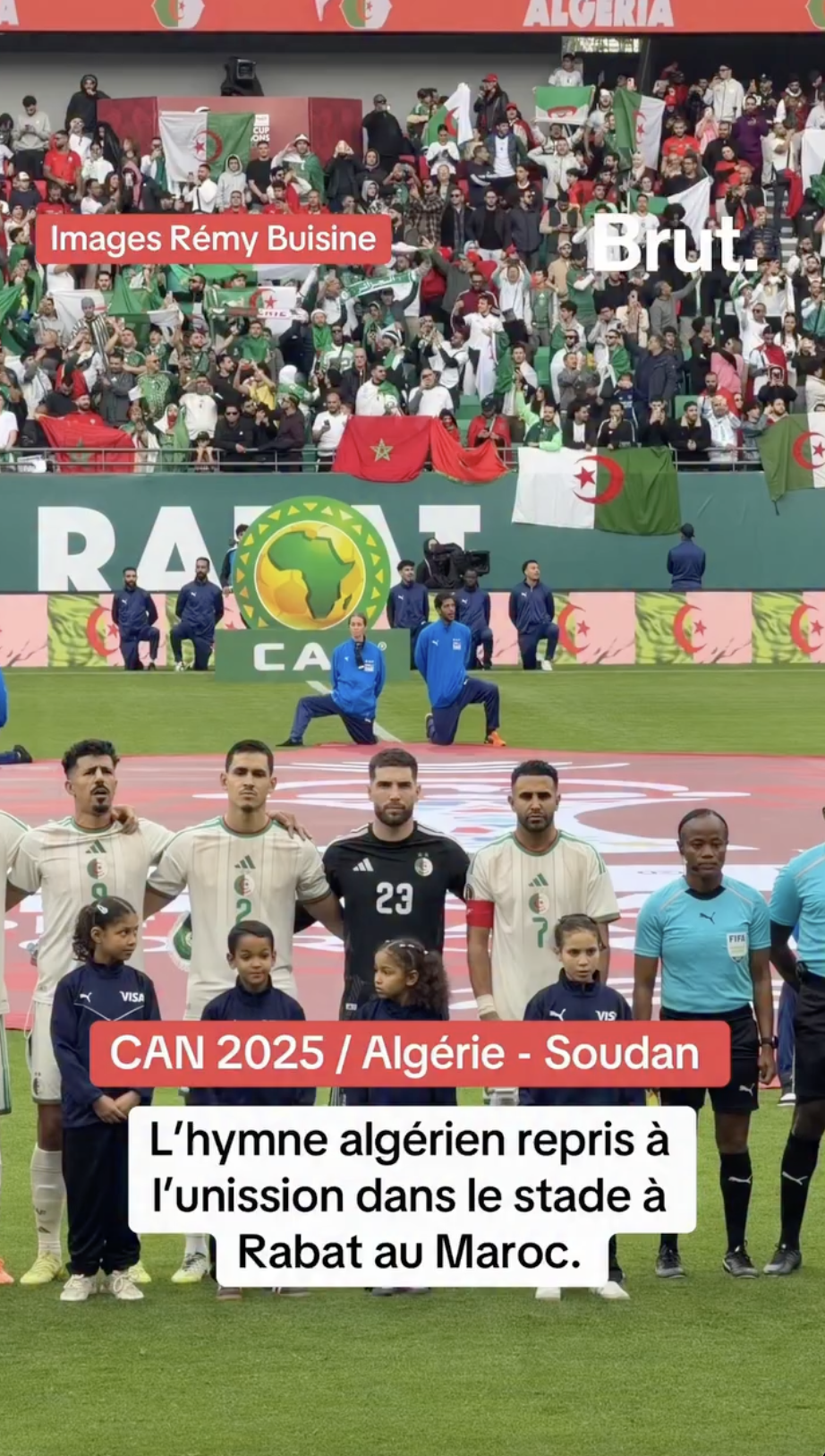 L’hymne algérien repris à l’unisson dans le stade à Rabat au Maroc pour ...