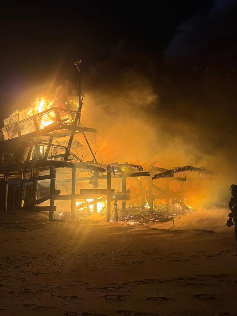 NYC beach club cabana destroyed in massive fire: video