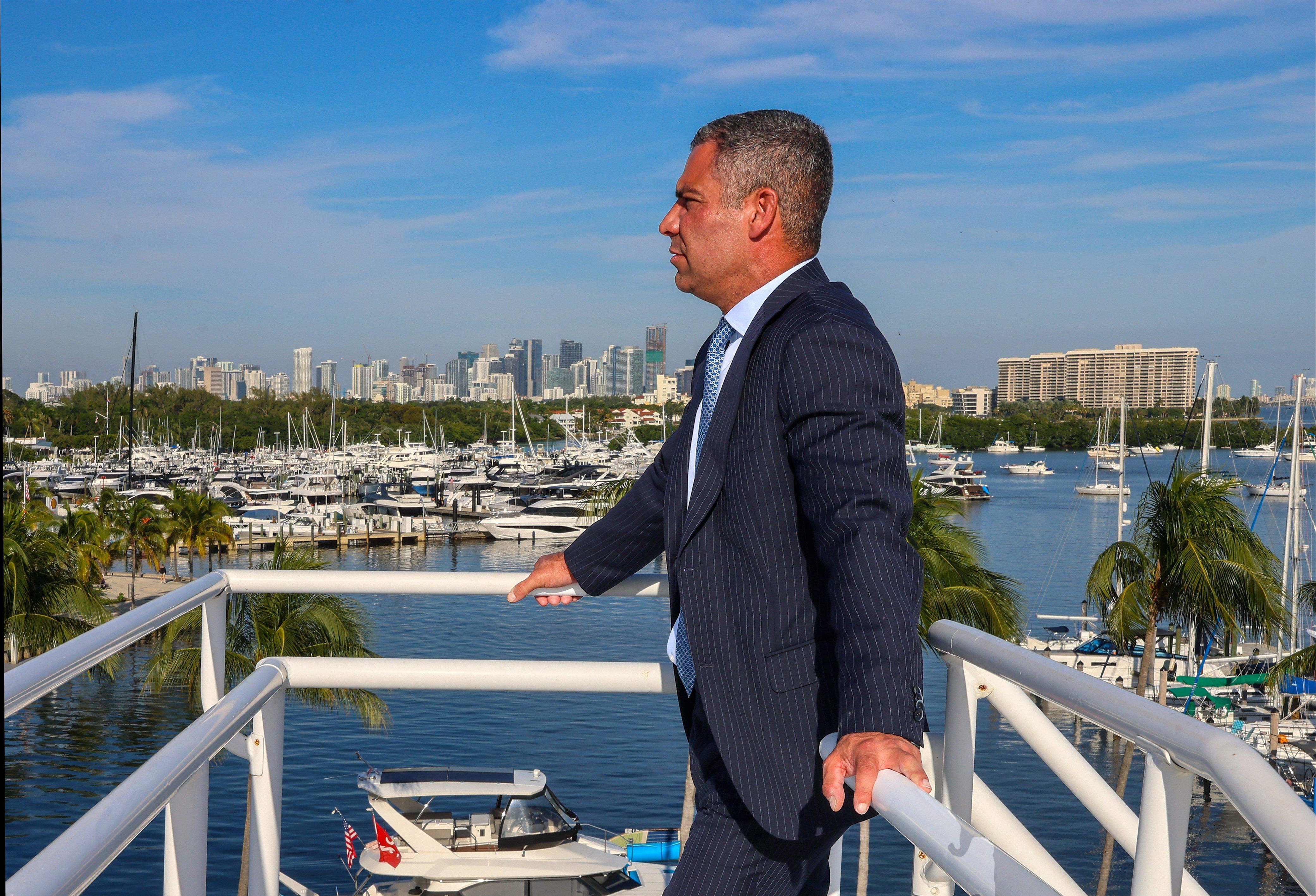 'Oversight' blamed for police detail that lingered outside ex-Miami ...