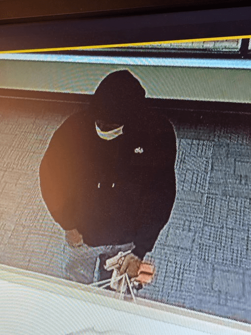Leesburg police investigating AT&T store theft