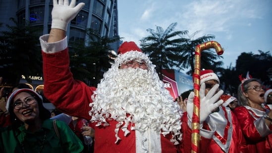 NORAD Santa live tracker 2025: Where is Father Christmas now and when ...