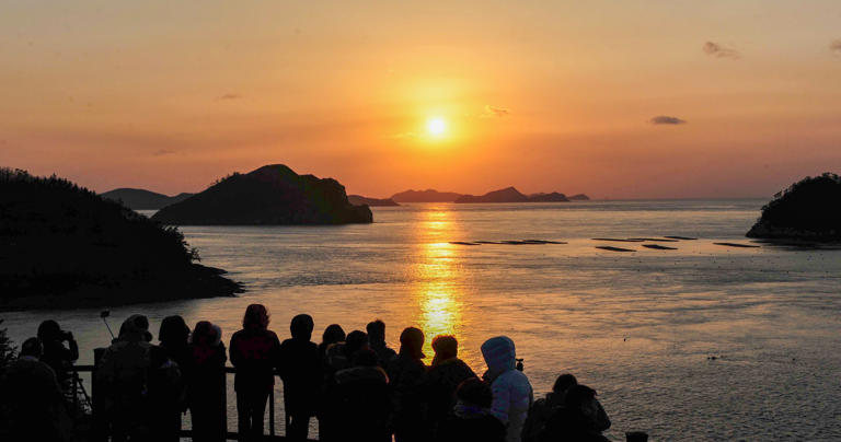 West Sea sunsets: Year-end reflection journeys