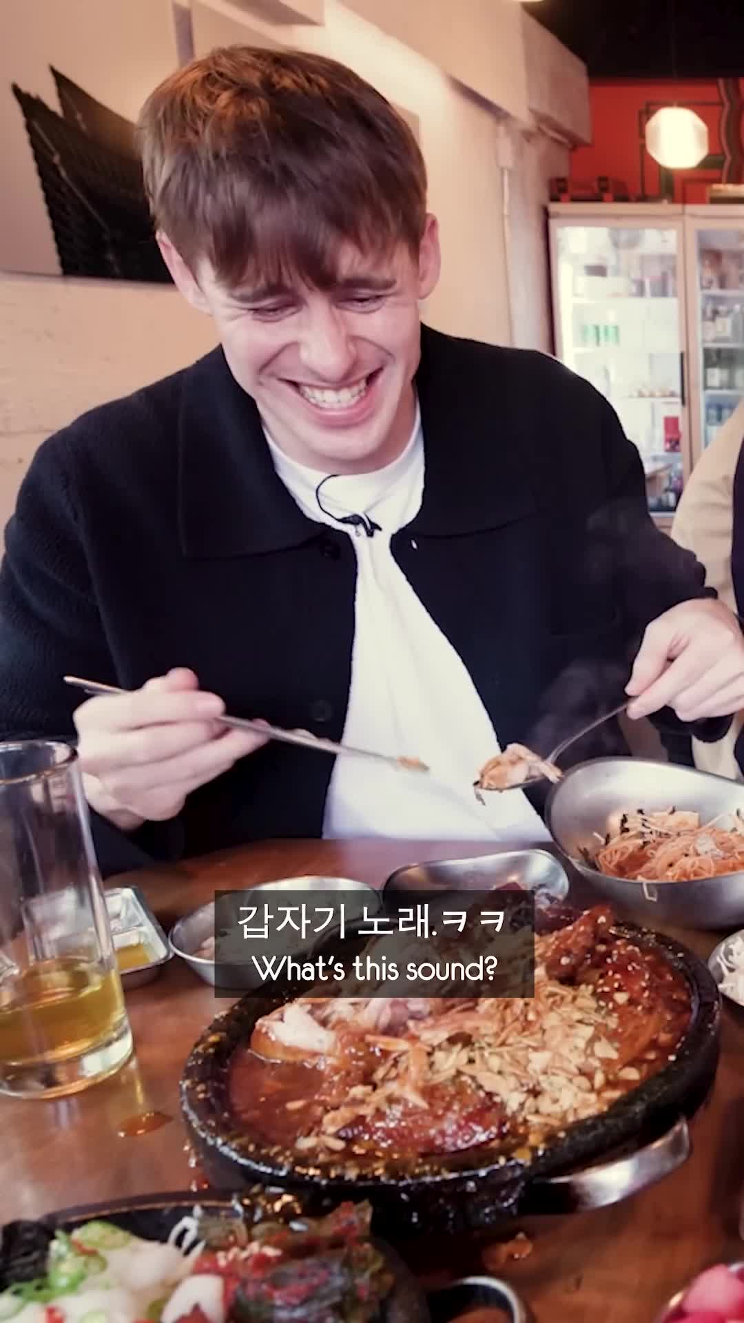 Korean garlic chicken mukbang: Epic flavor & fun reactions with friends!