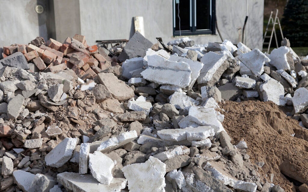 Knesset panel advances bill aiming to regulate construction waste disposal
