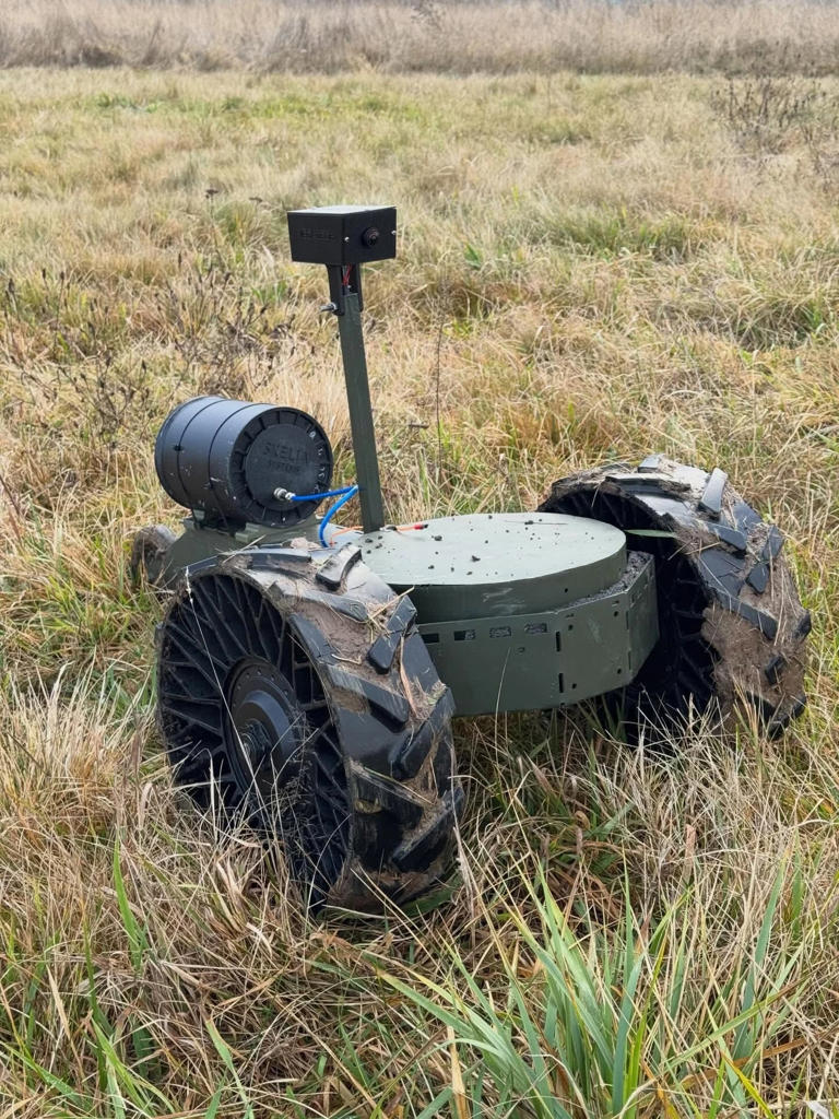 Ukrainian ground robot Bambetel upgraded with fibre-optic ...