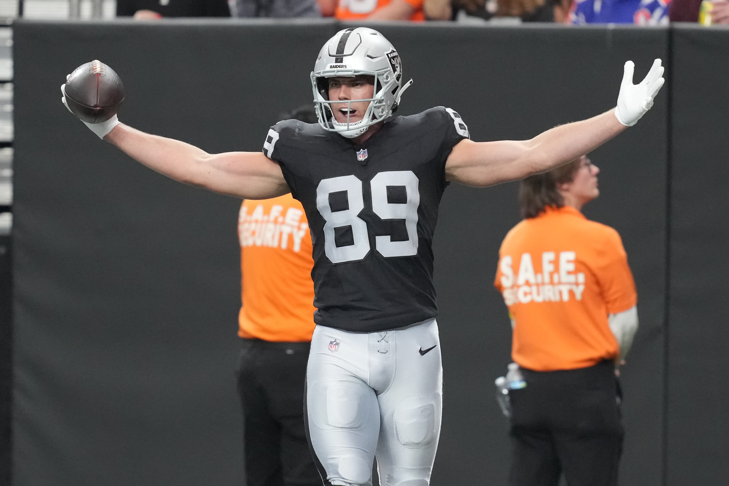 Raiders announce six moves, place two on IR