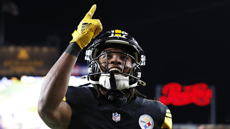 Week 17 fantasy football deep sleepers featuring Raheim Sanders ...