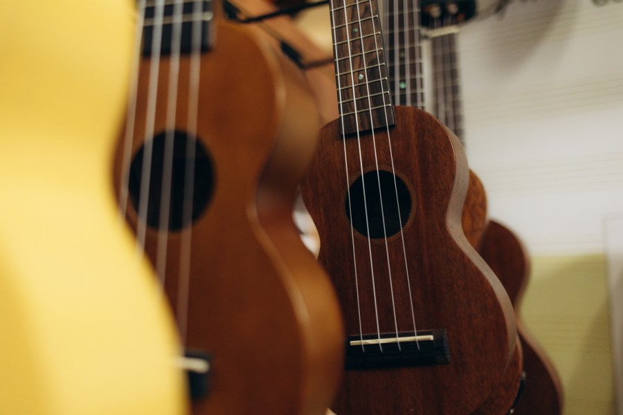 UT Austin professor creates new ukulele therapy