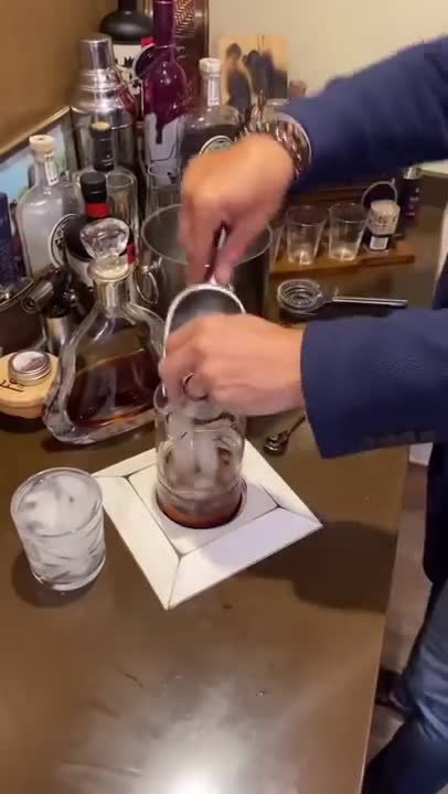 How to make: a Sazerac 🥃