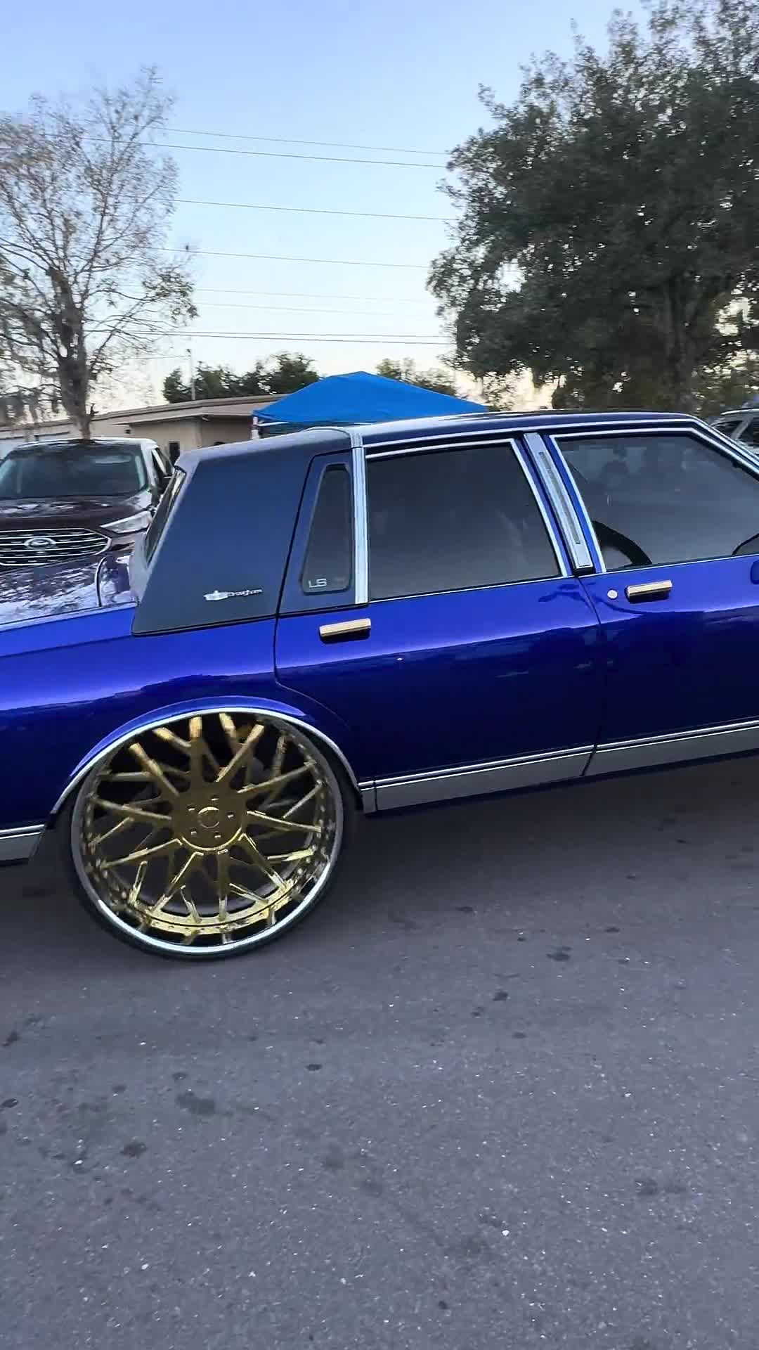 Chevy box on gold 28's riding