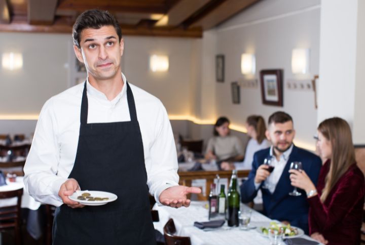 15 common tipping habits that annoy restaurant servers the most