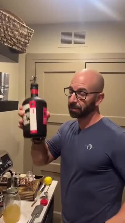 Hey dad, how about a hot toddy to-go?☕️