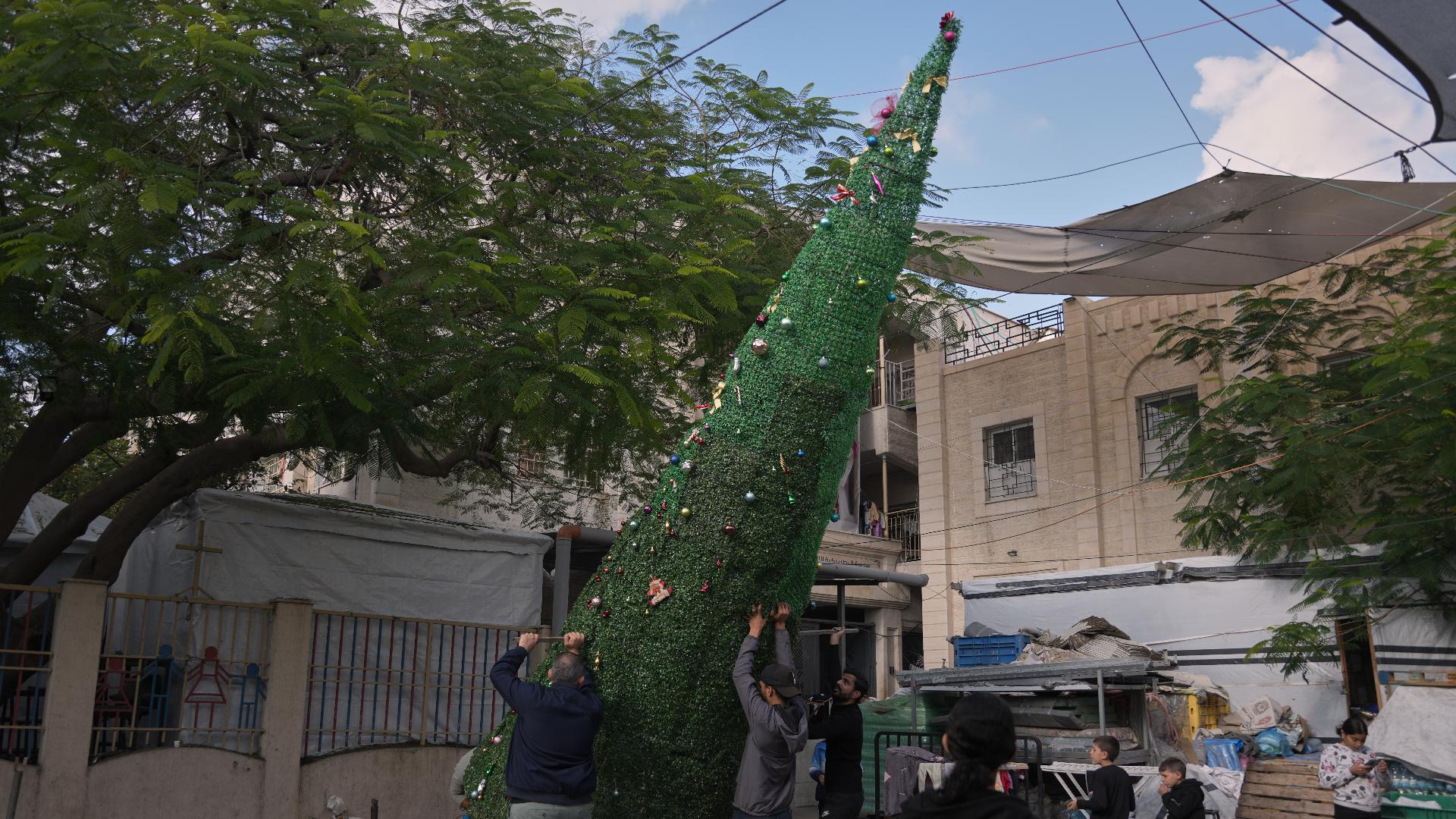 Gaza's tiny Christian community tries to revive the holiday spirit ...