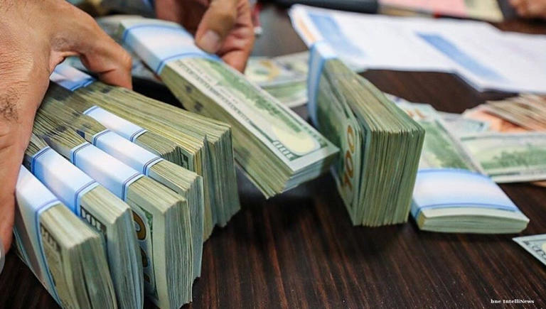 Iranian rial under renewed pressure as dollar climbs past IRR1.36mn