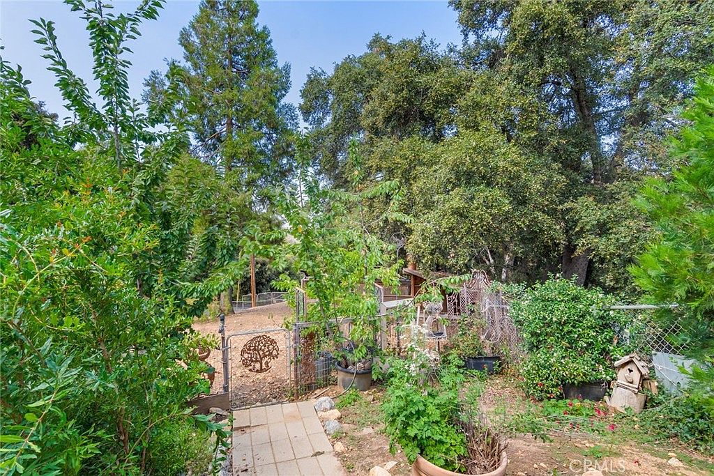 Charming 1923 retreat in Oak Glen, California, featuring open beam ...