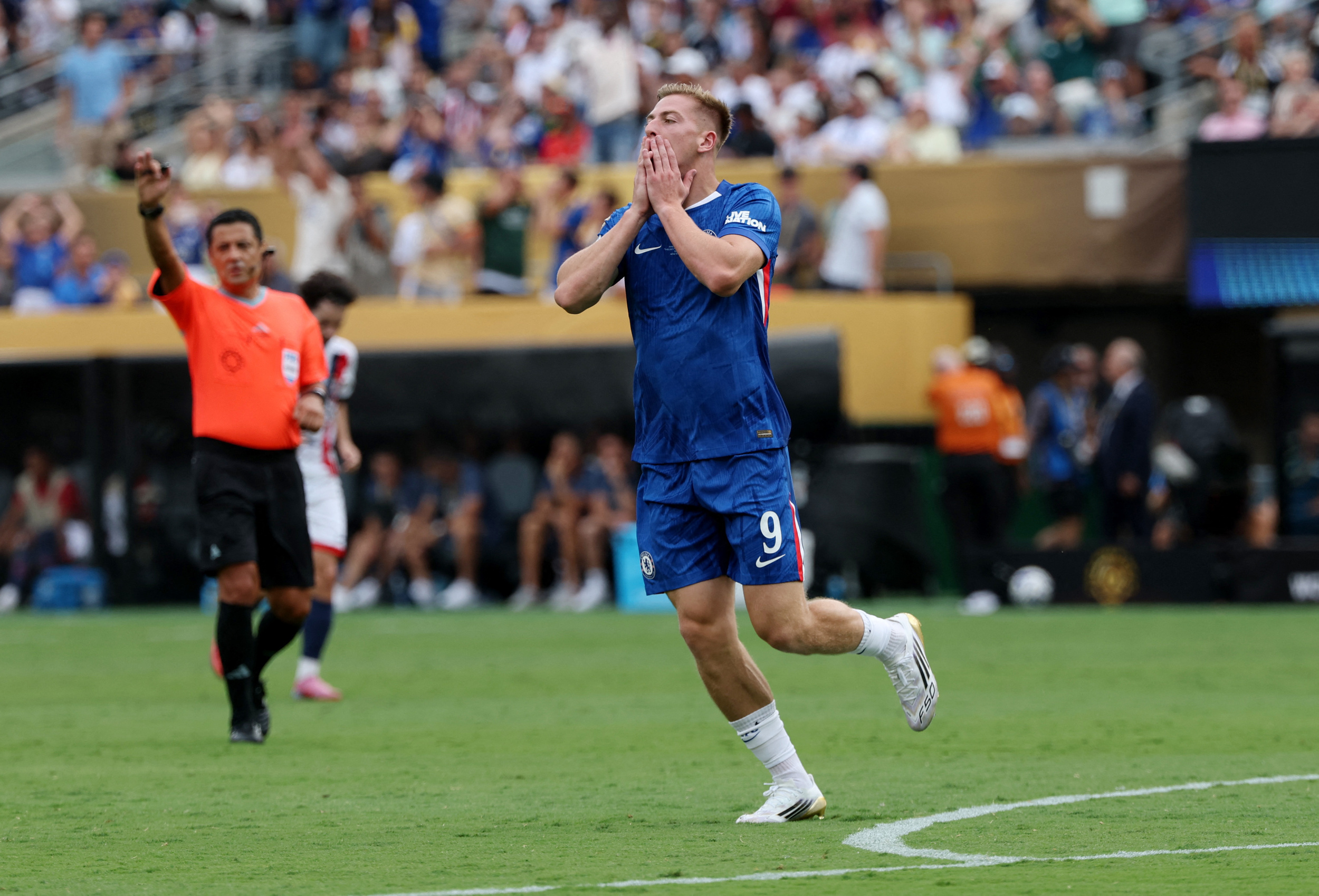 Chelsea get huge injury boost ahead of Aston Villa as star pictured ...