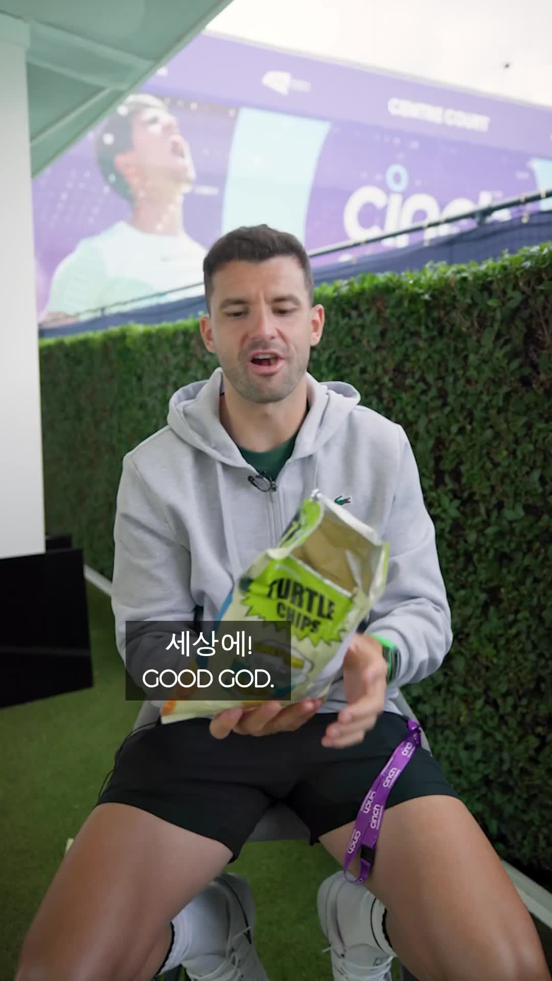 Pro tennis stars try Korean turtle chips: Sweet corn snack taste test!