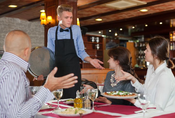 15 common tipping habits that annoy restaurant servers the most