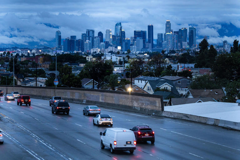 FedEx big rig carrying 12,000 pounds of packages crashes on 5 Freeway ...