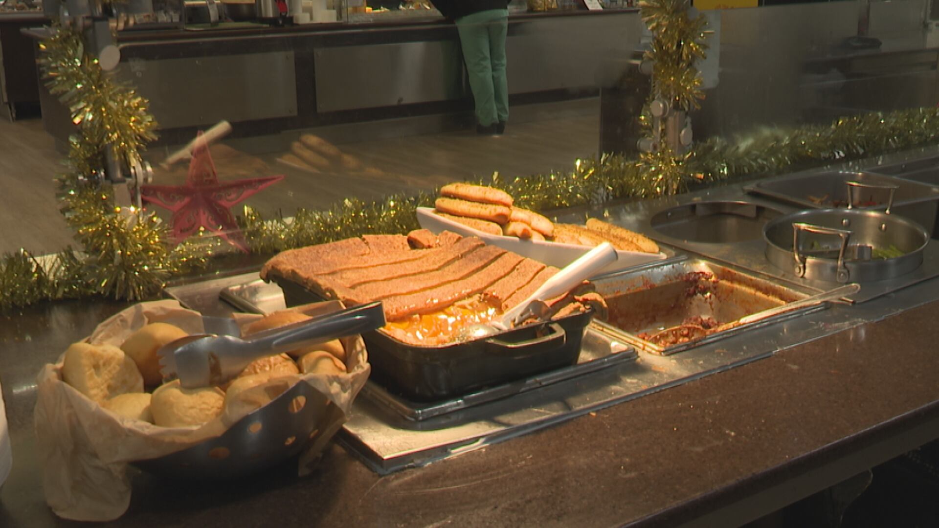Food safety expert shares tips for safe food handling during the holidays