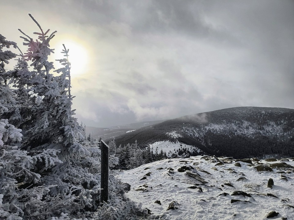 Najbardziej mroczna osada w Polsce. Słońce zachodzi tu na... 113 dni ...
