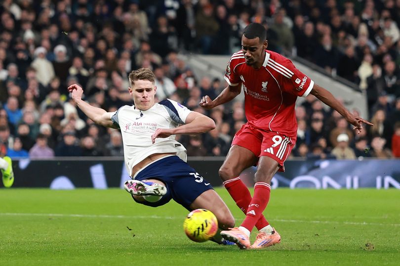 Micky van de Ven reveals Alexander Isak texts after injuring Liverpool ...