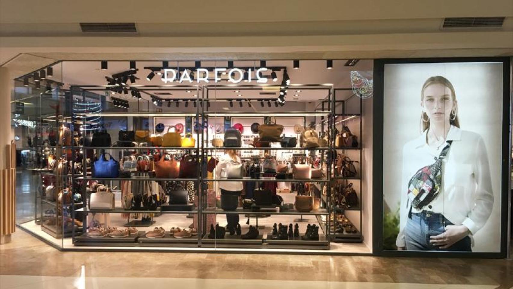 Parfois triunfa con el bolso más elegante y barato de la temporada ...