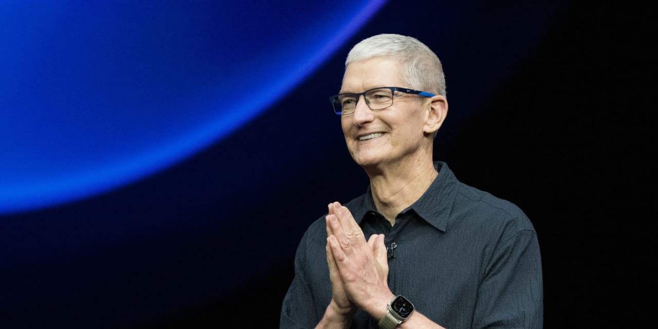 Tim Cook did something he hasn’t done before — buy Nike’s stock on the ...