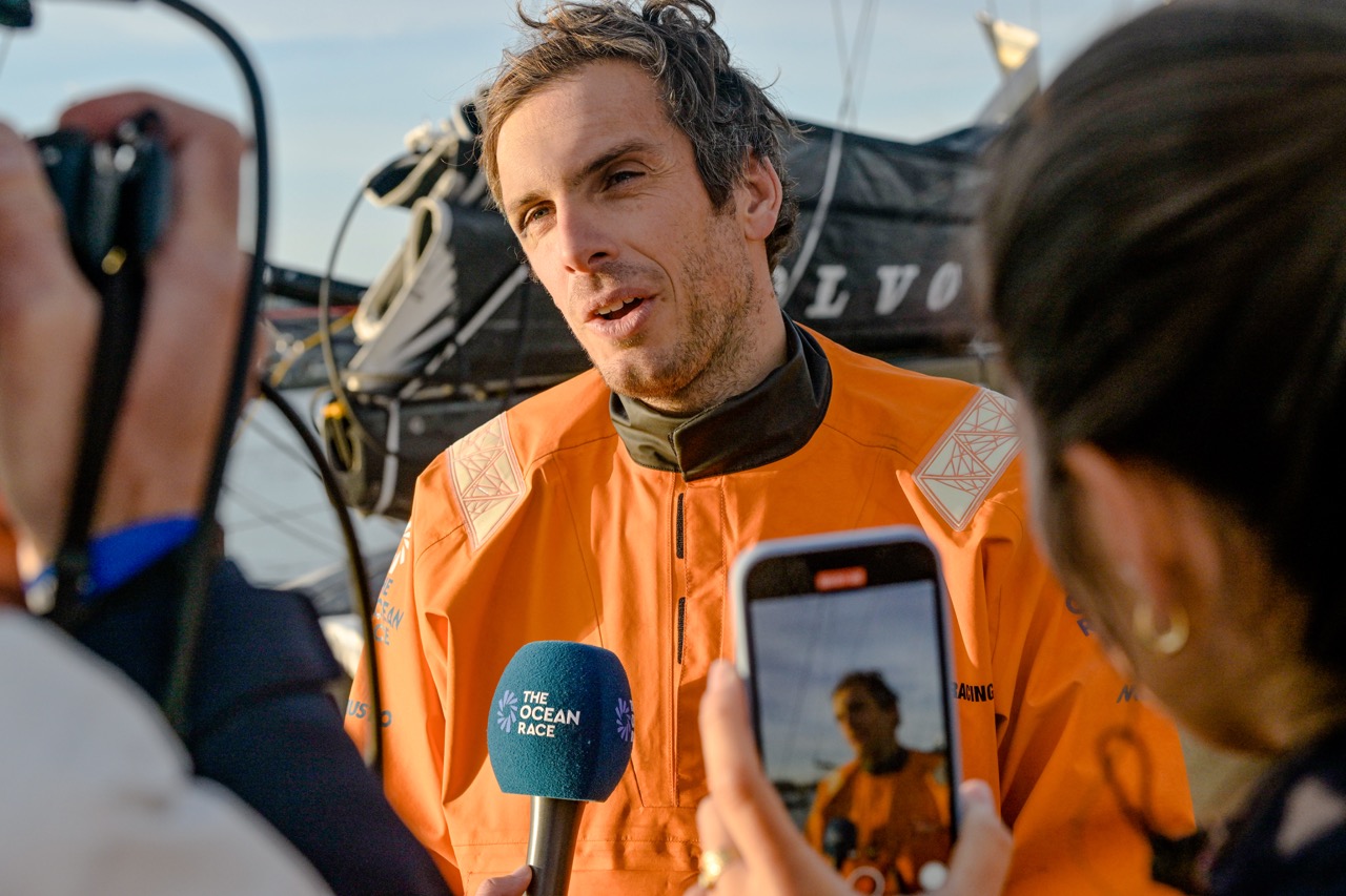 Dit is waarom Charlie Dalin nu officieel tot de grootste zeilers ter ...