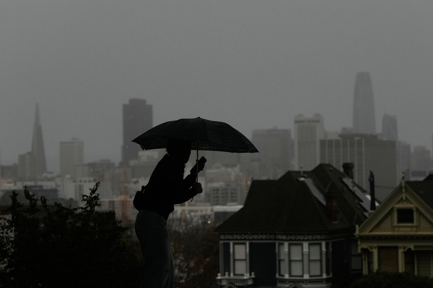 Powerful holiday storm lashes Southern California and threatens ...
