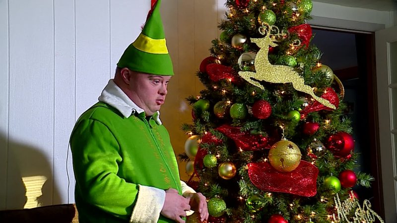 'Competition for Santa': Mom says she, son were asked to leave mall ...