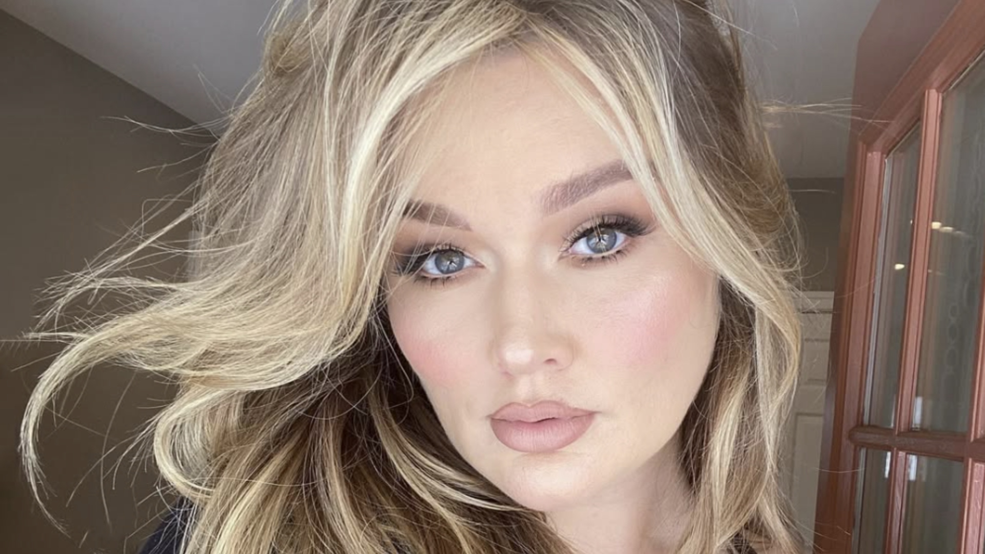 With her bold curves, this model celebrates all body types