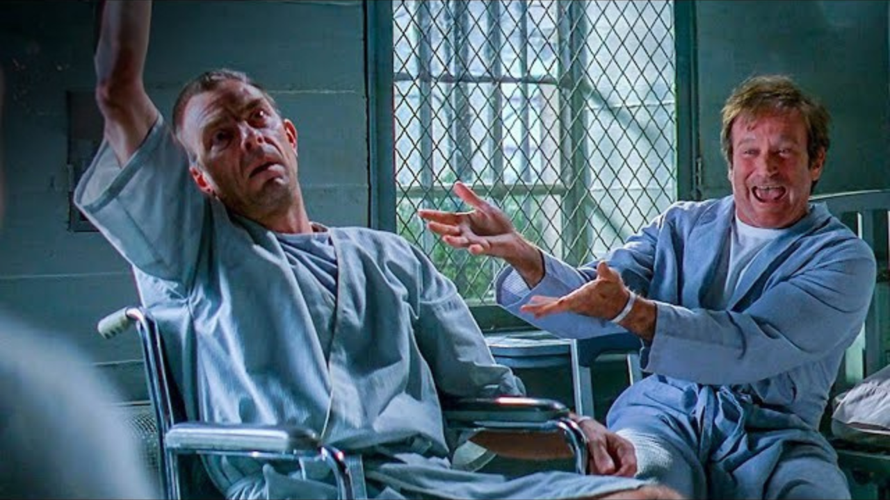 Patch befriends the patients (Robin Williams) - Patch Adams