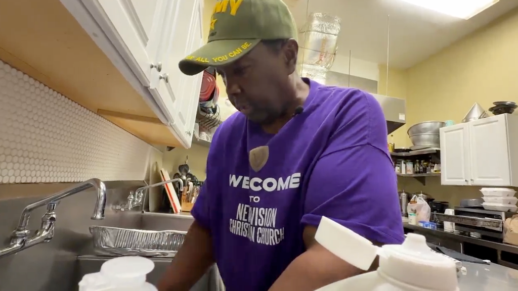 Formerly unhoused man spreads hope at Atlanta shelter