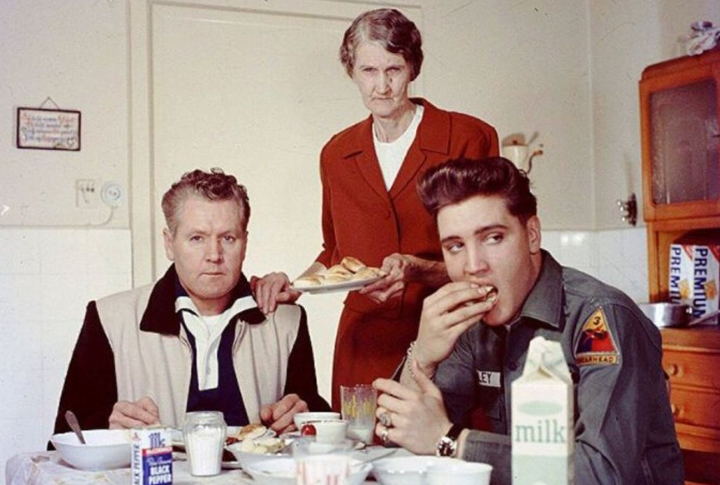 15 foods and drinks that Elvis Presley loved