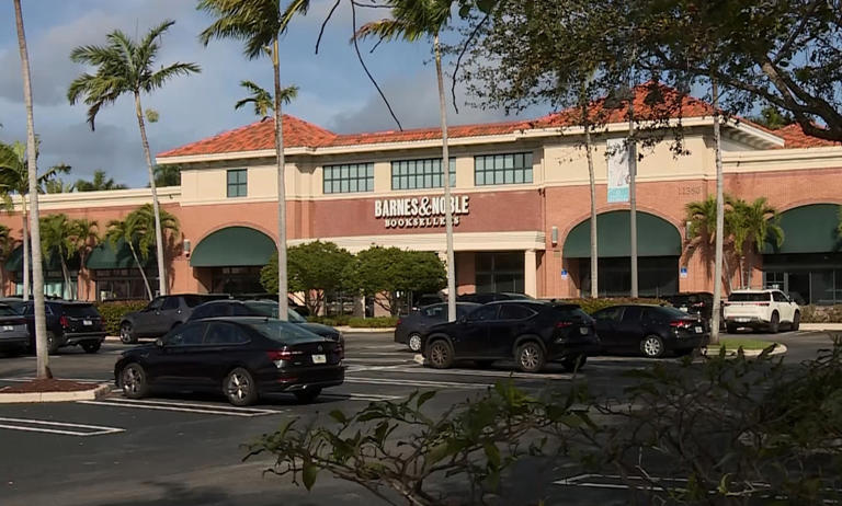 Woman fatally stabbed at Barnes & Noble store in apparently unprovoked ...