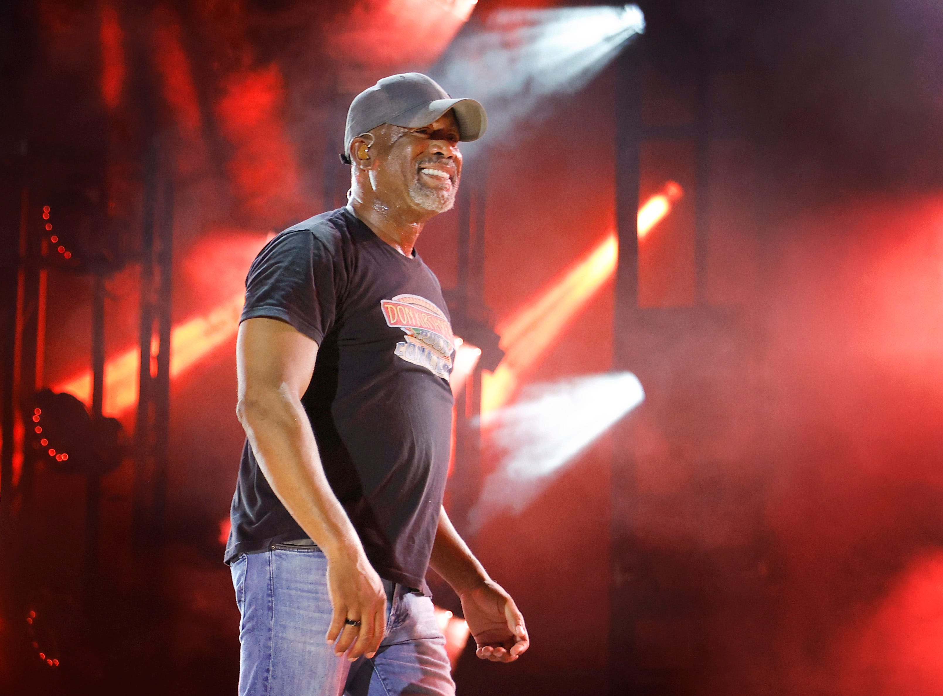 Watch Darius Rucker serenade travelers at Nashville airport