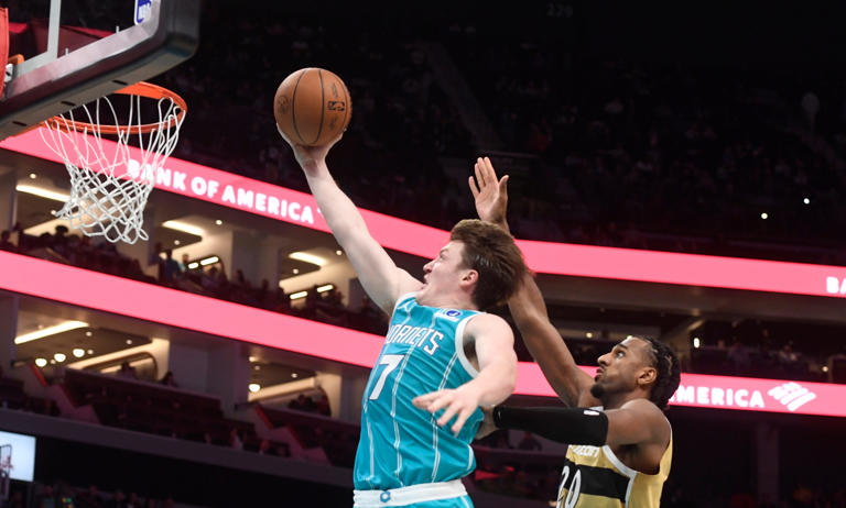 Hornets rookie Kon Knueppel reacts to reaching recent 3-point record
