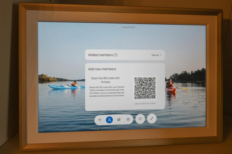 Arzopa D14 metal digital picture frame review: made from metal, this ...