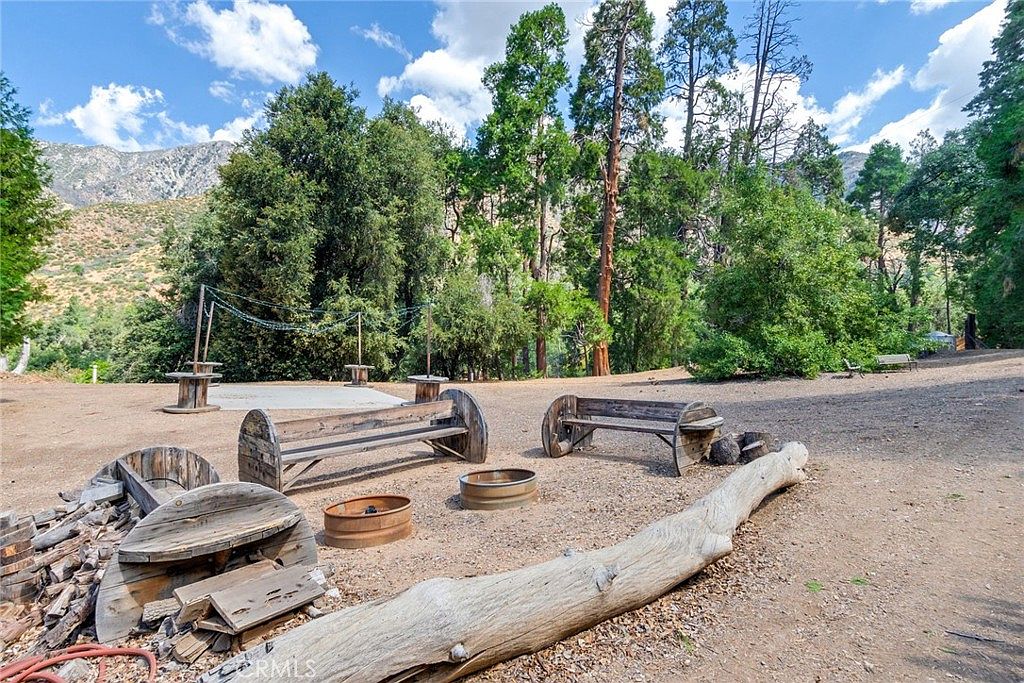 Charming 1923 retreat in Oak Glen, California, featuring open beam ...