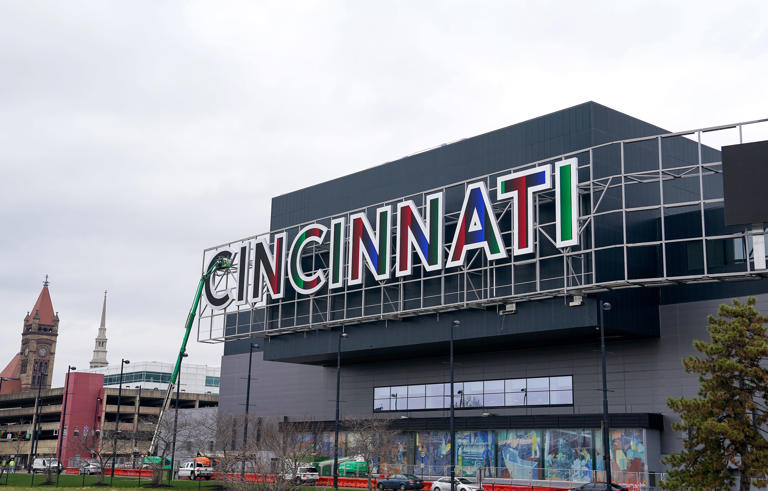 New convention center 'Cincinnati' sign installed in time for holidays