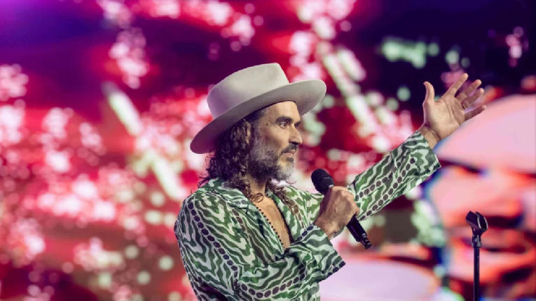 Russell Brand, expareja de Katy Perry, enfrenta más cargos por ...