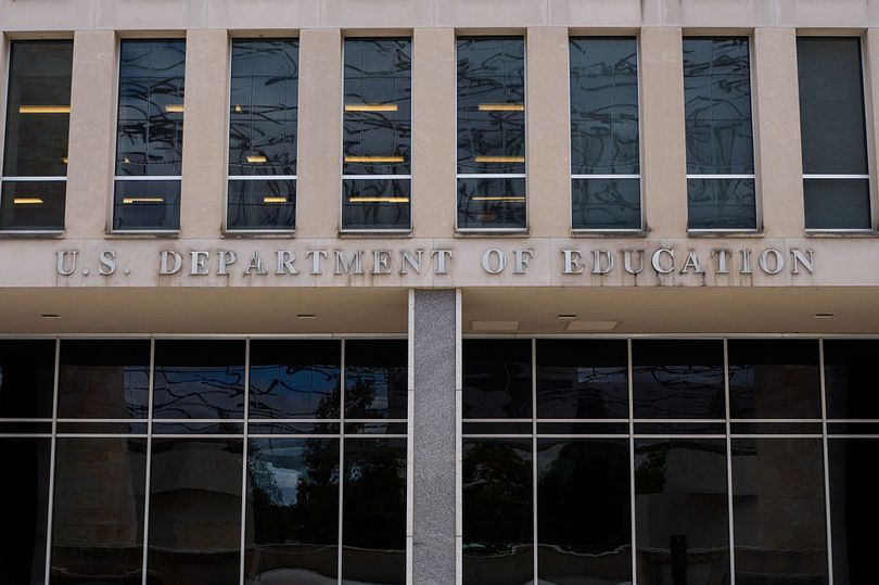 Embargo salarial por préstamos estudiantiles de Trump inicia en 2026 y ...