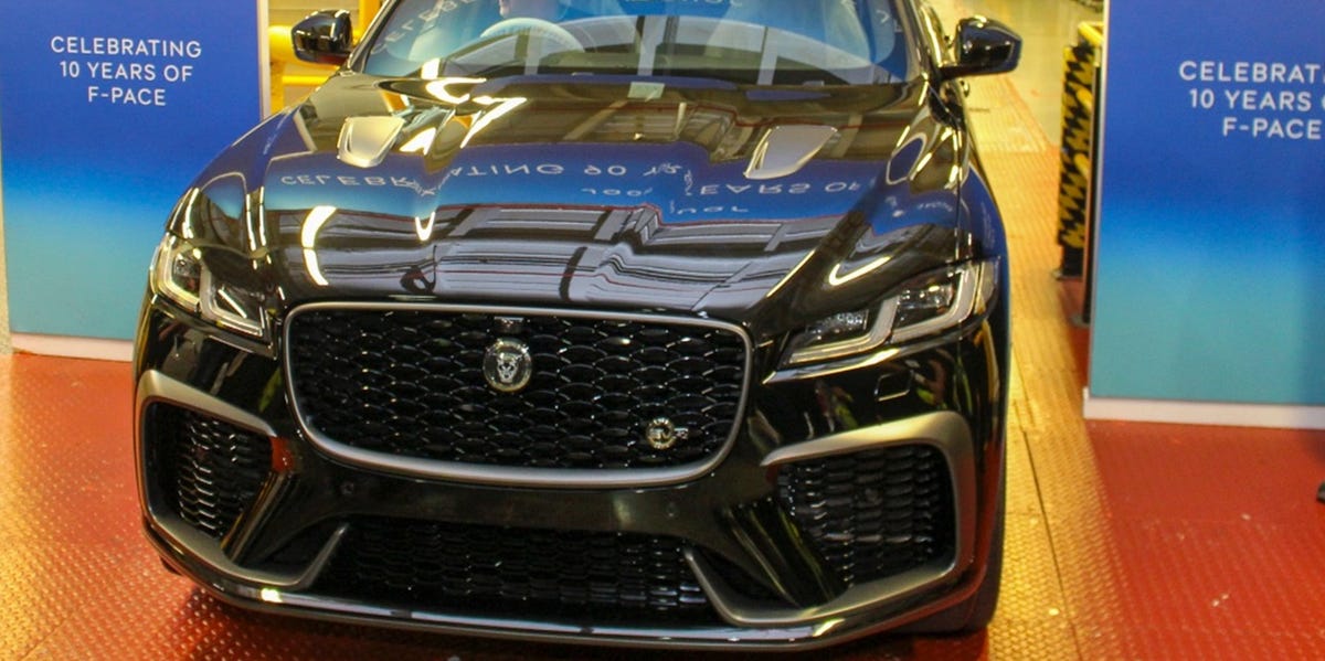 The jaguar in winter: Jaguar’s final internal-combustion car, an F-Pace ...