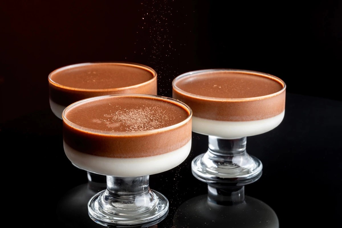 Copas de chocolate y nata, postre navideño fácil